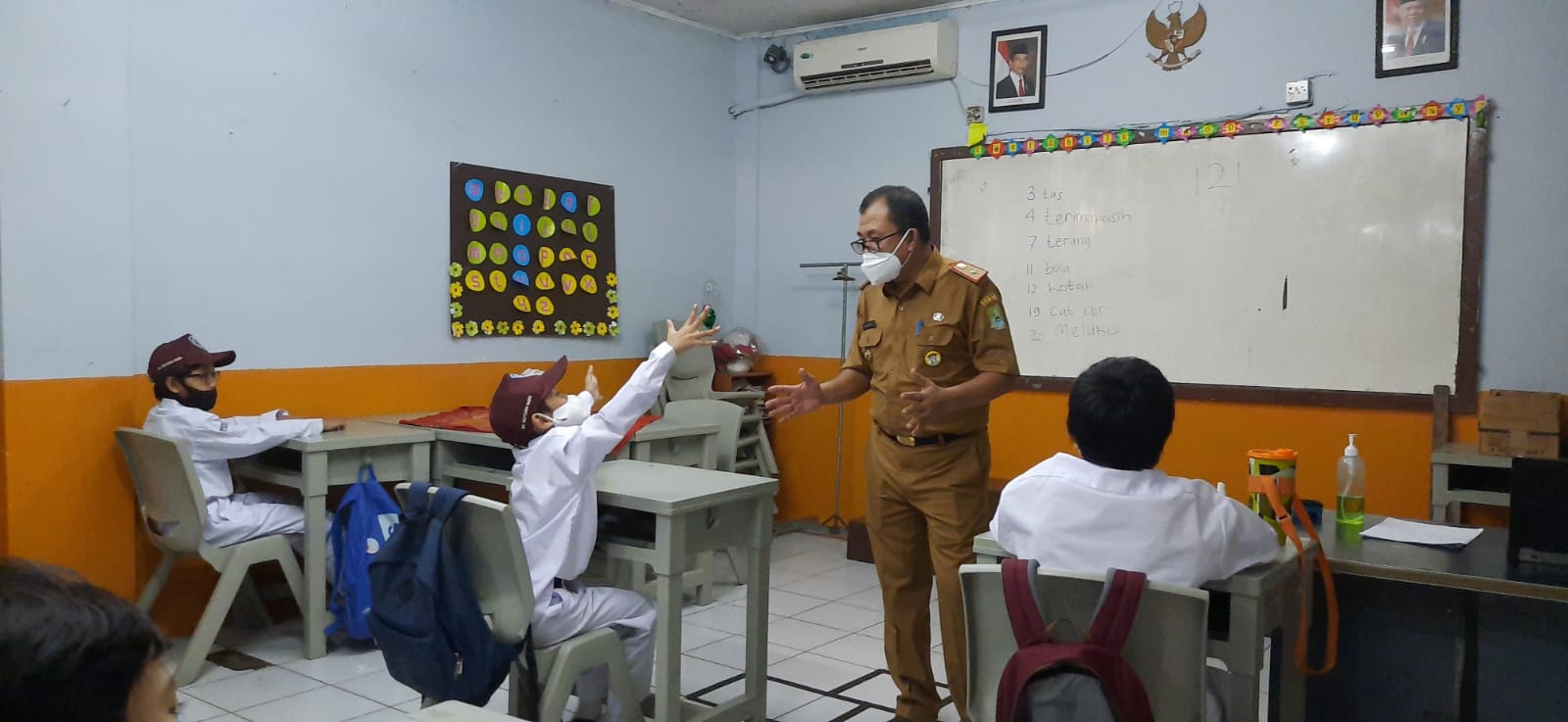 Siswa Kurang Mampu Tak Lolos Sekolah Negeri, Pemkot Bekasi Beri Bantuan